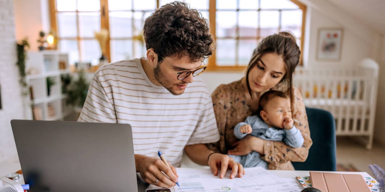 Why a strategist says the real poverty line is $140,000 - TrendLyric